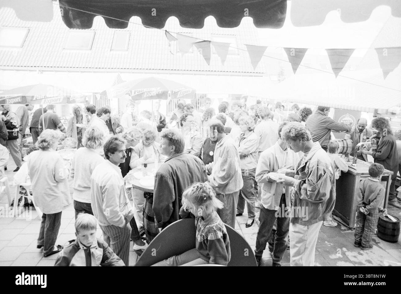 Crowed forms hi-res stock photography and images - Alamy