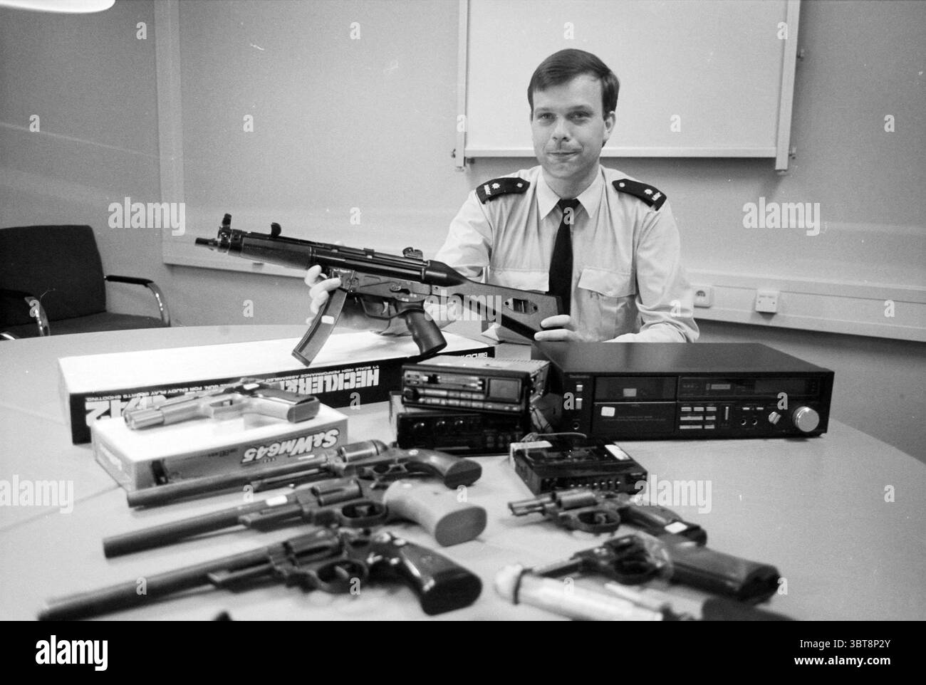 Light colored uniform complete hi-res stock photography and images - Alamy