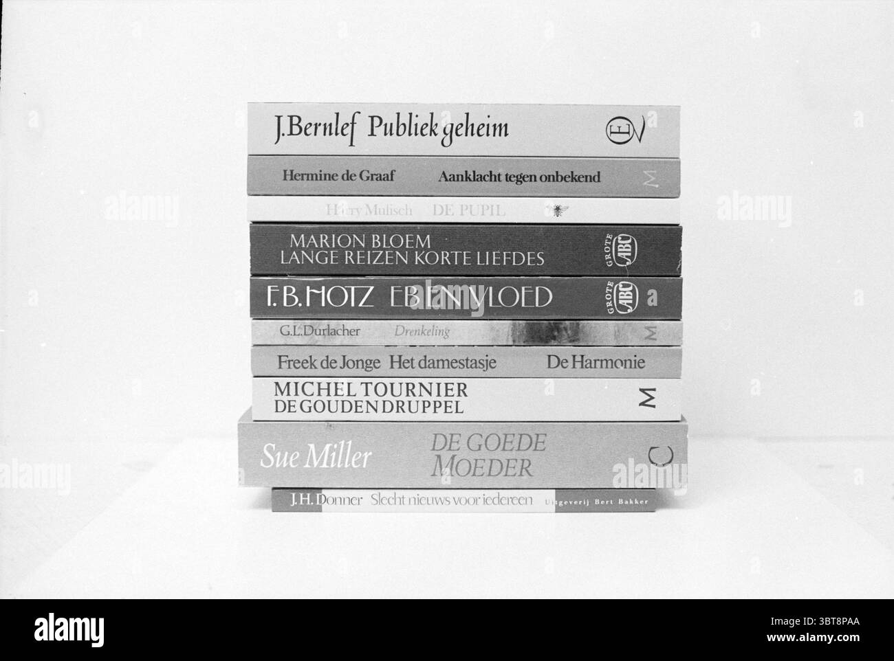 Irregular stack Black and White Stock Photos & Images - Alamy