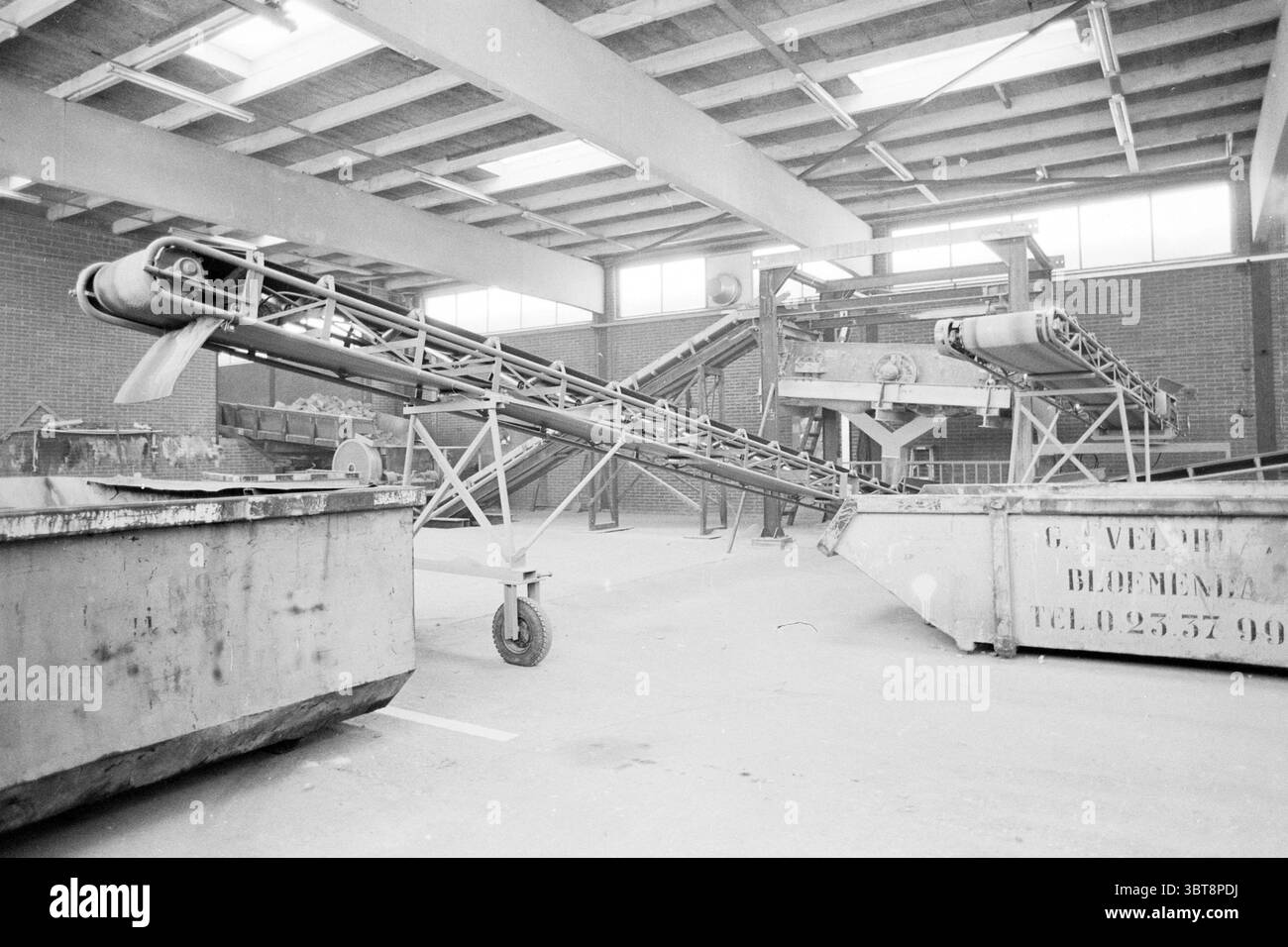 Heavy duty system Black and White Stock Photos & Images - Alamy