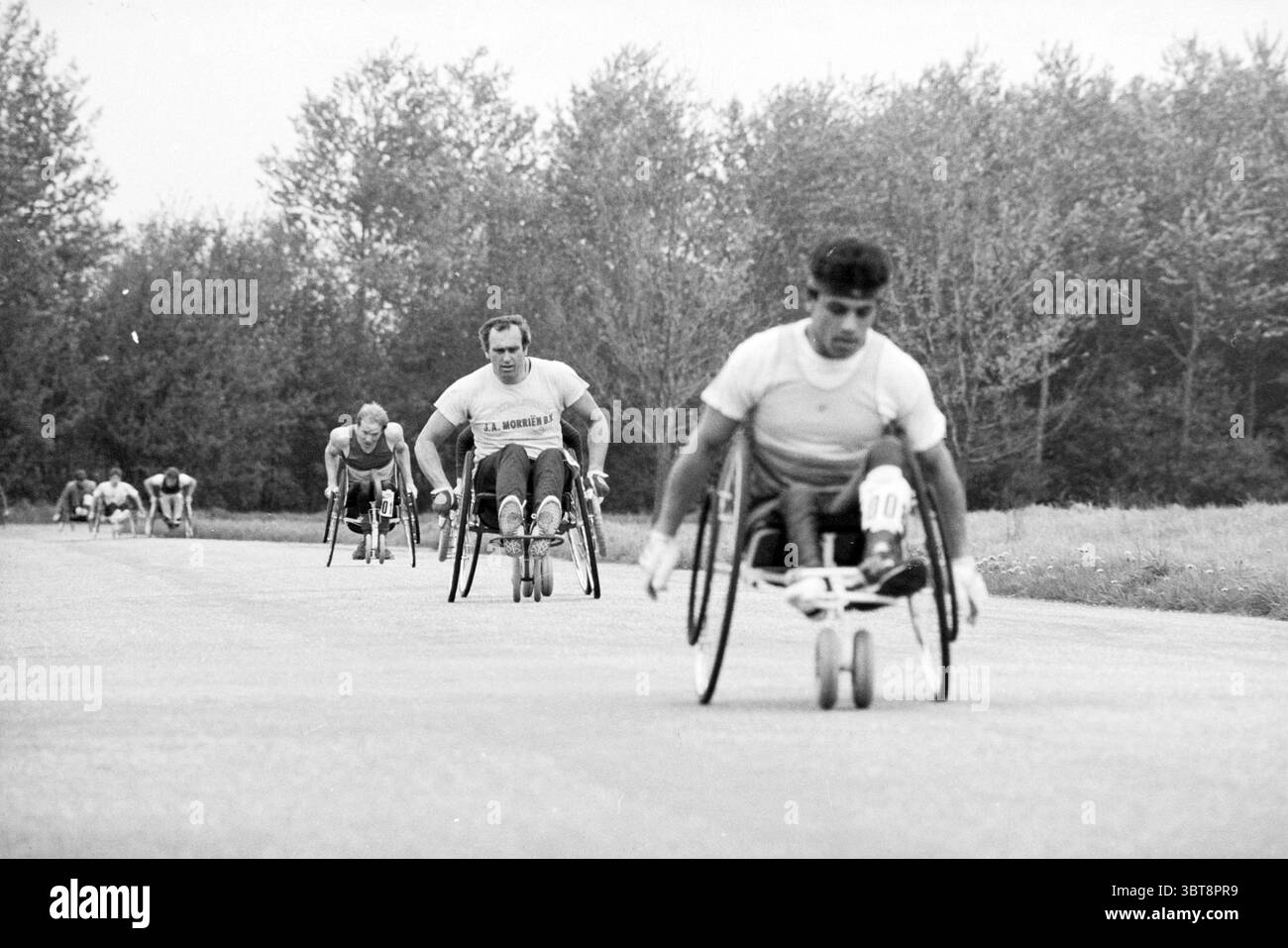 Specialized racing wheelchairs hi-res stock photography and images - Alamy