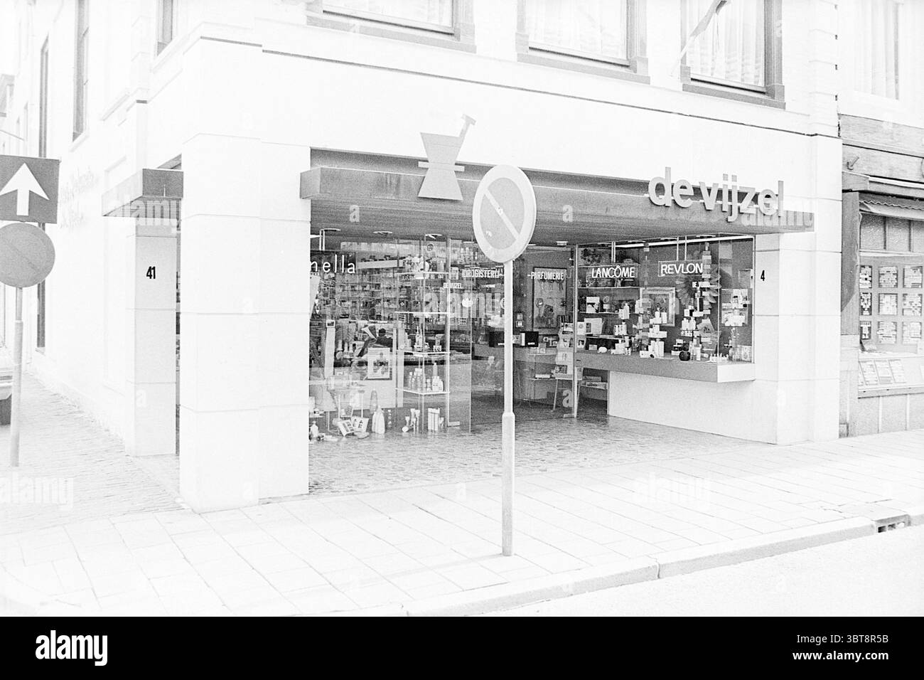 Everyday e Black and White Stock Photos & Images - Alamy