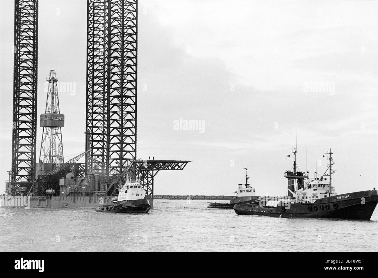 Traditional rigs Black and White Stock Photos & Images - Alamy