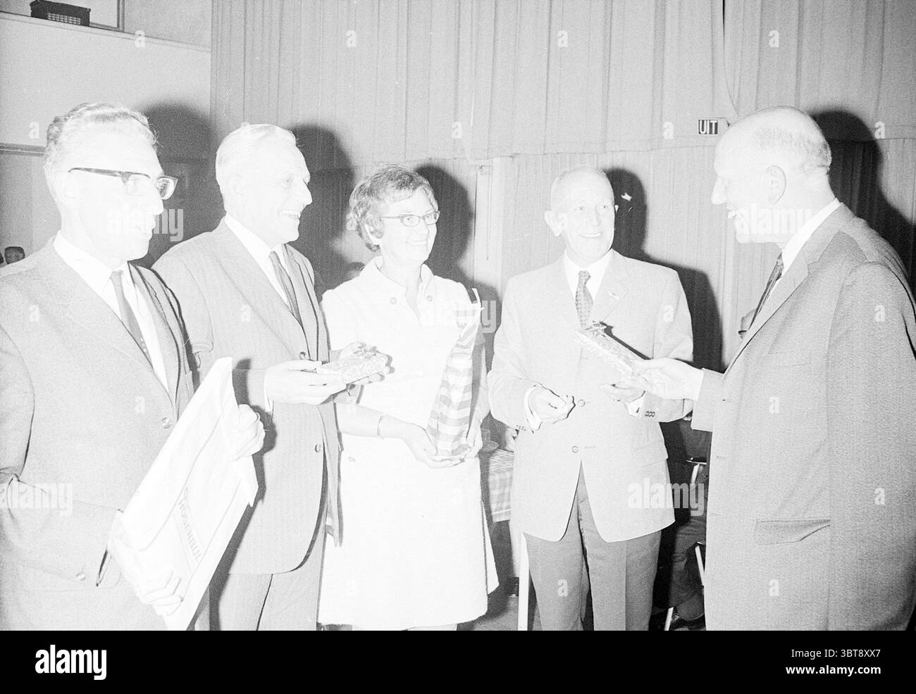 Alderman Kabisch in front of sports hall Aldermen, Whizgle News, Dutch ...