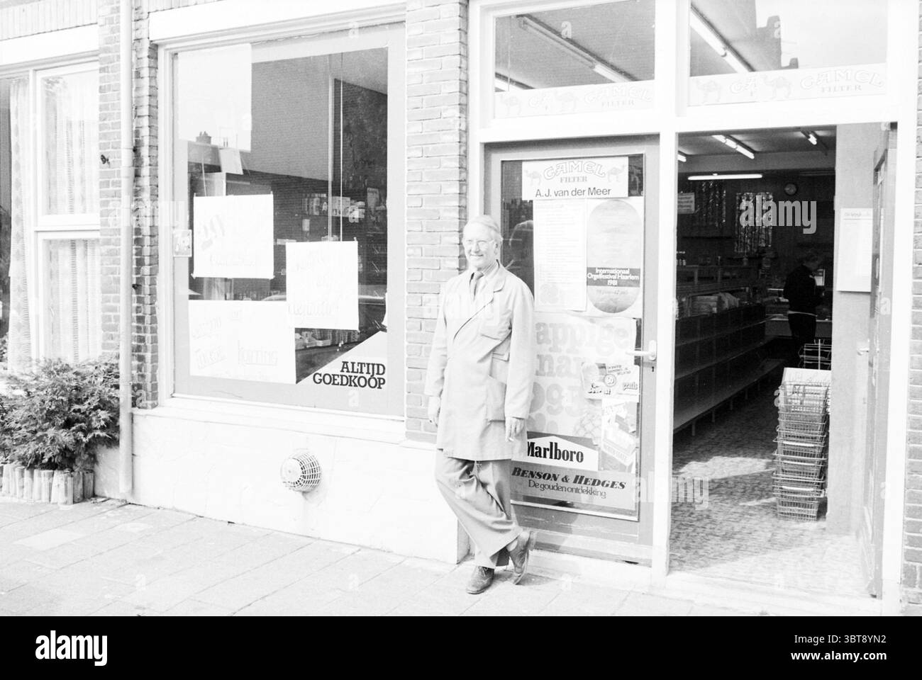 In warm shades of red Black and White Stock Photos & Images - Alamy