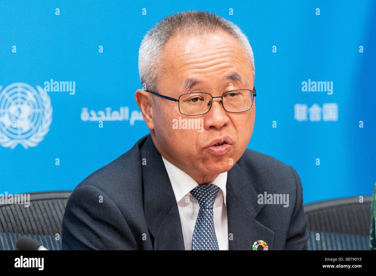 Under-Secretary-General for Economic and Social Affairs Li Junhua ...