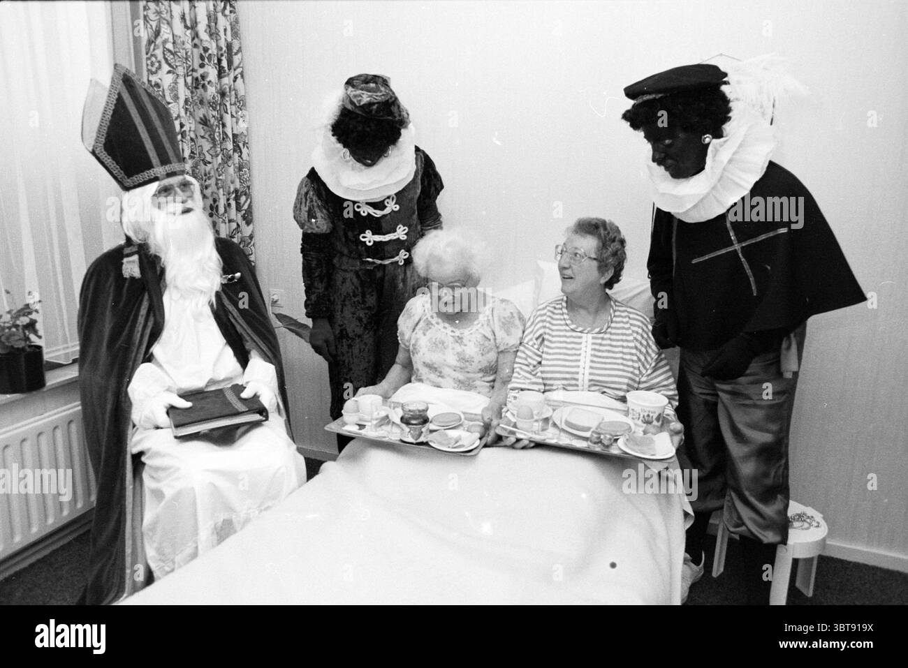 Sinterklaas visits hospital hi-res stock photography and images - Alamy
