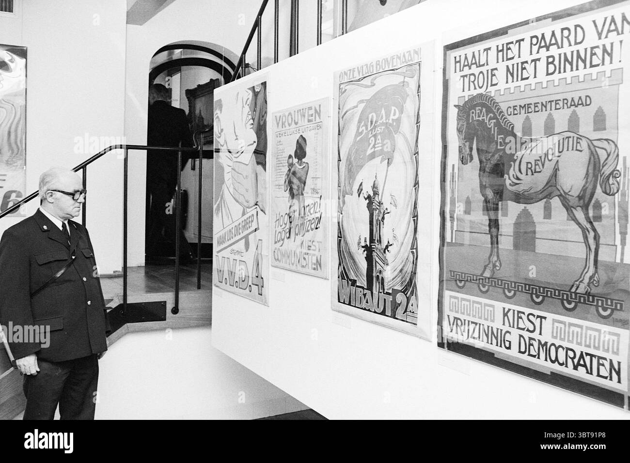 Vintage posters mounted hi-res stock photography and images - Alamy