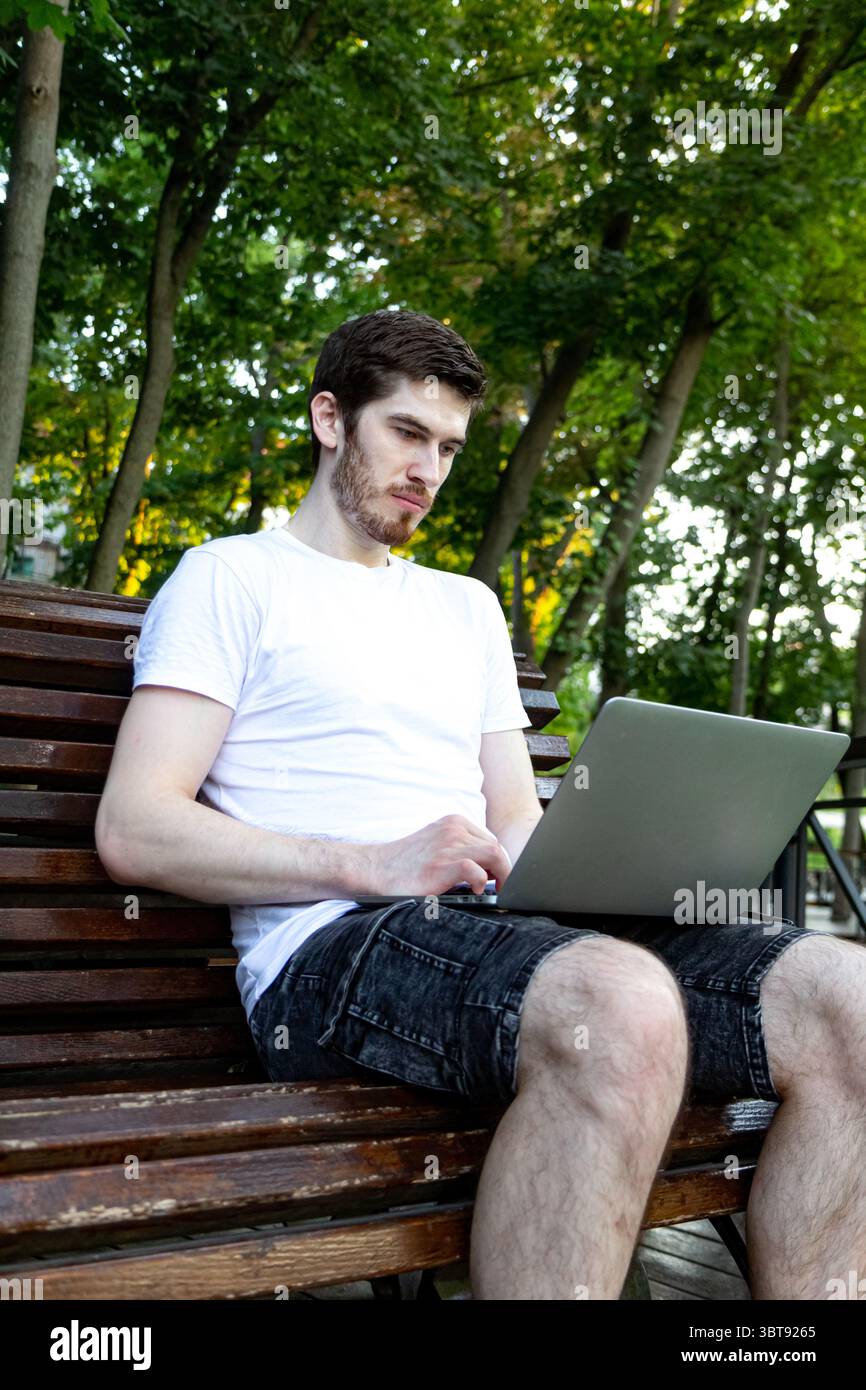 Man focused at work hi-res stock photography and images - Alamy