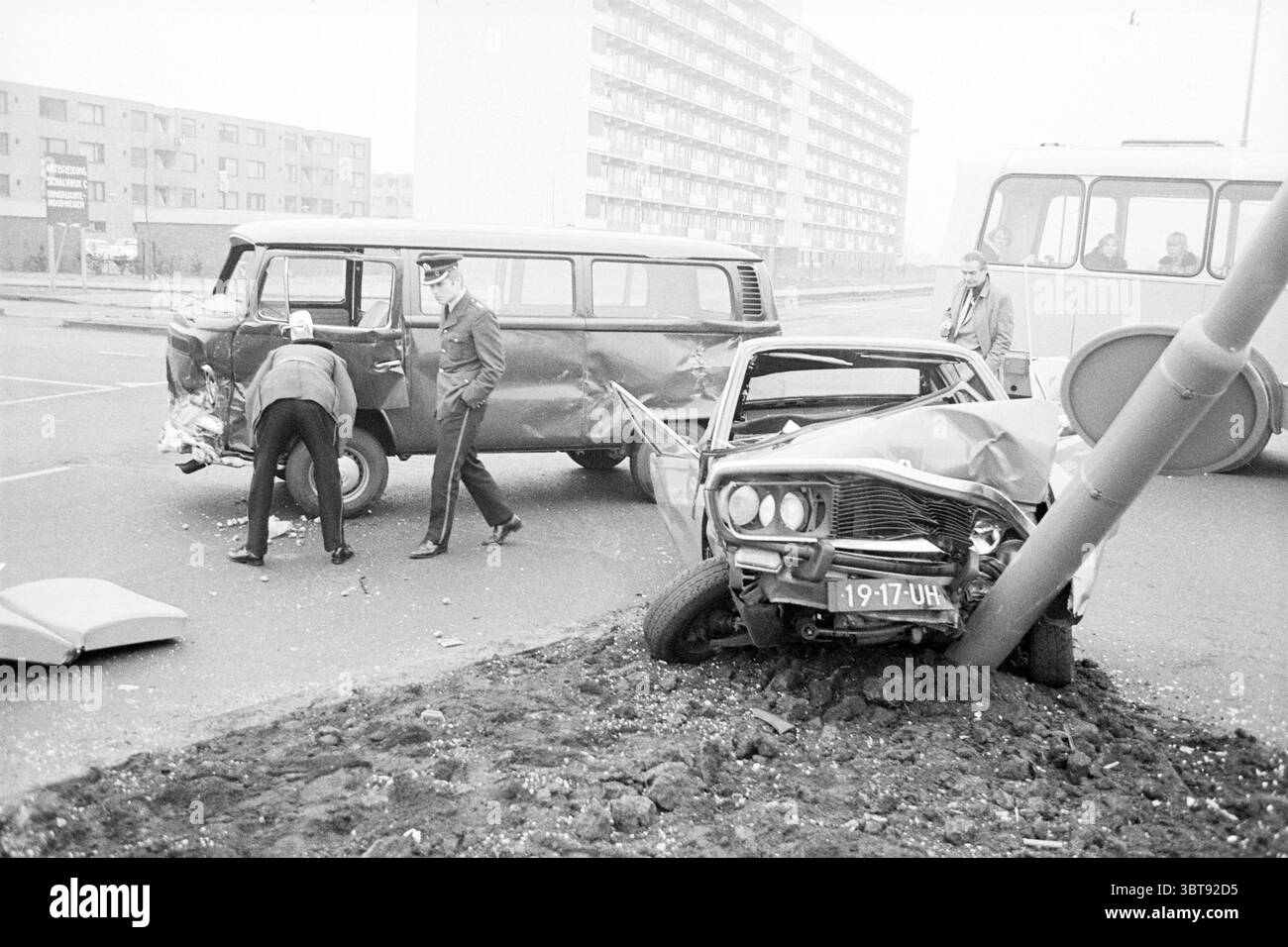 Car displays significant damage hi-res stock photography and images - Alamy