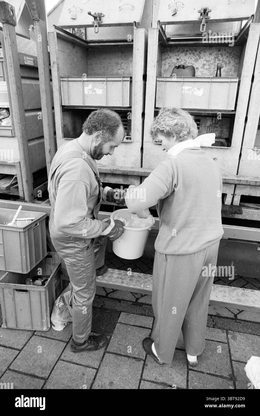 Collection of small chemical waste (KCA) with a specially equipped ...