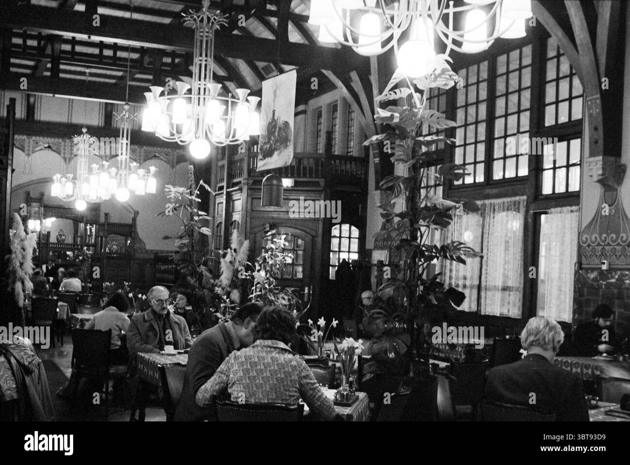 Interior restaurant automatic buffet hi-res stock photography and ...