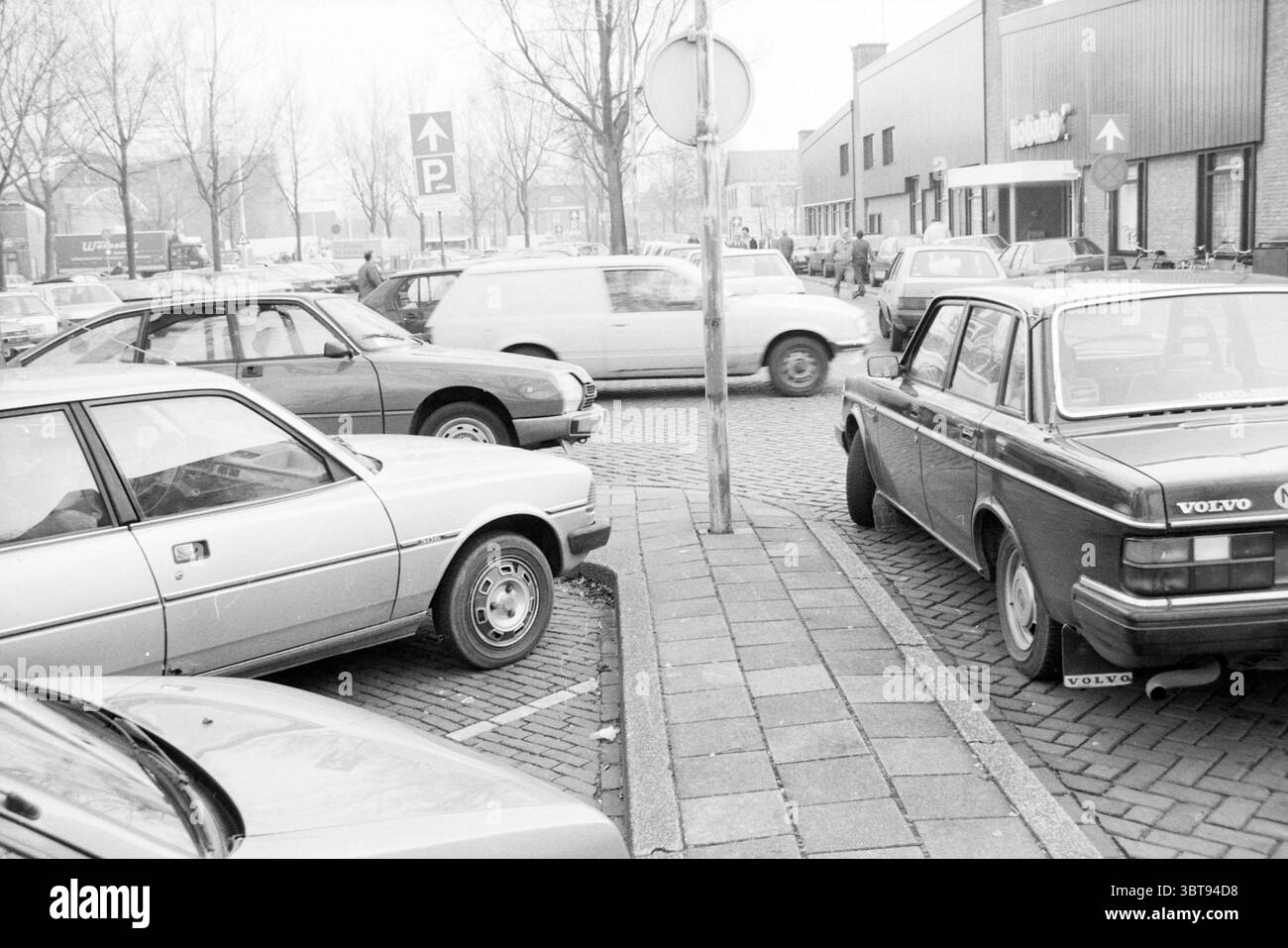 Cars in a parking lot at HoBaHo Hallen Lisse., Whizgle News, Dutch Desk ...
