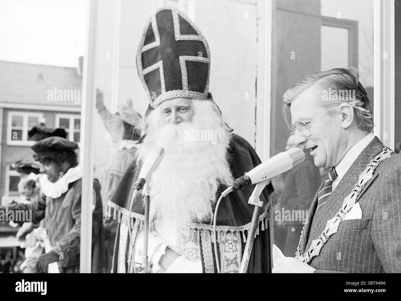 Arrival of Saint Nicholas IJmuiden St. Nicholas Sinterklaas, Whizgle ...