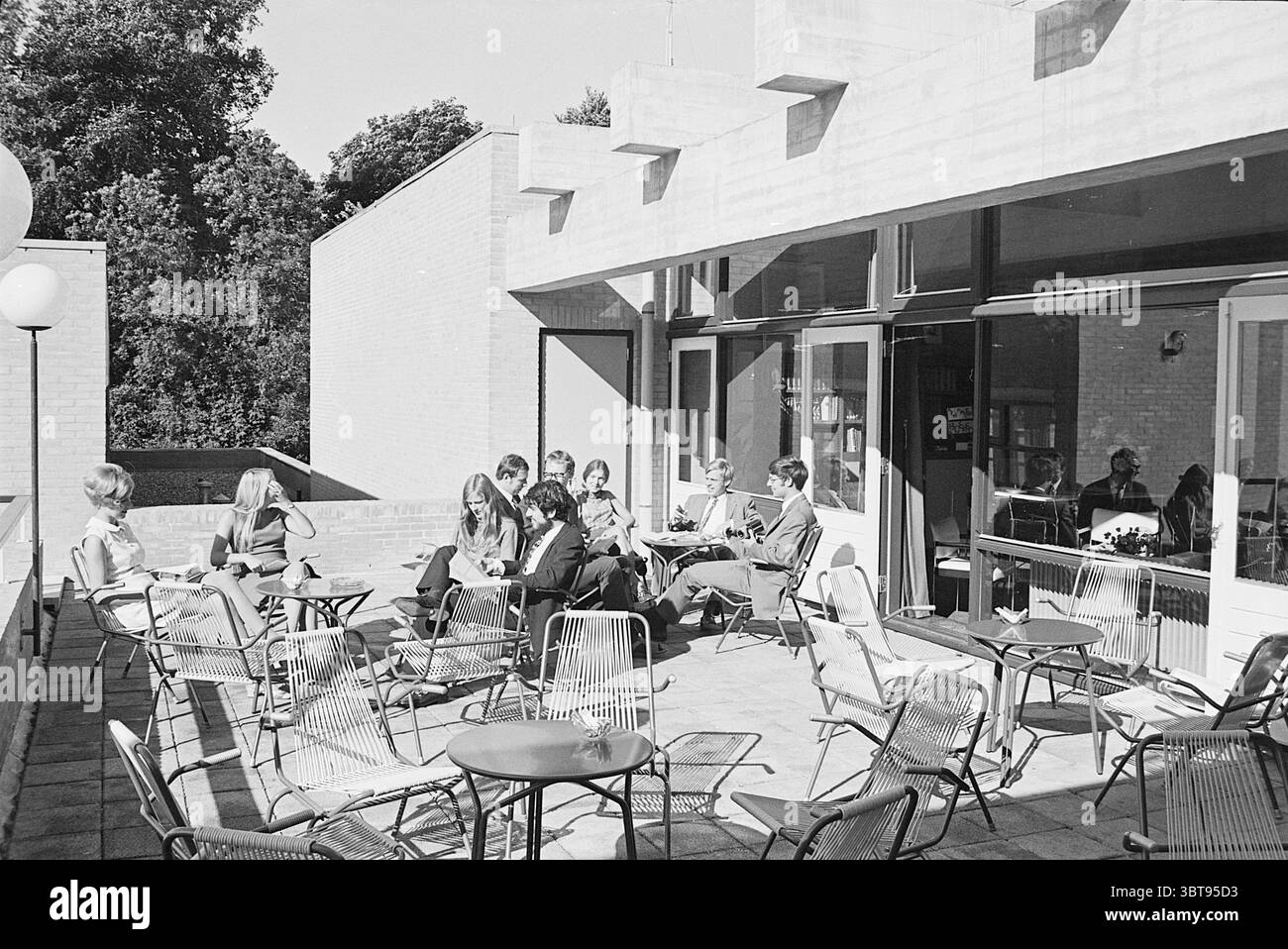 Simple image tables chairs Black and White Stock Photos & Images - Alamy