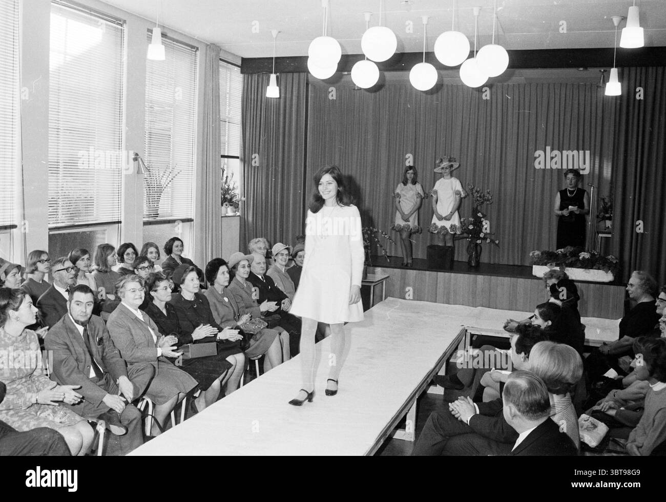 Model on catwalk in Black and White Stock Photos & Images - Alamy