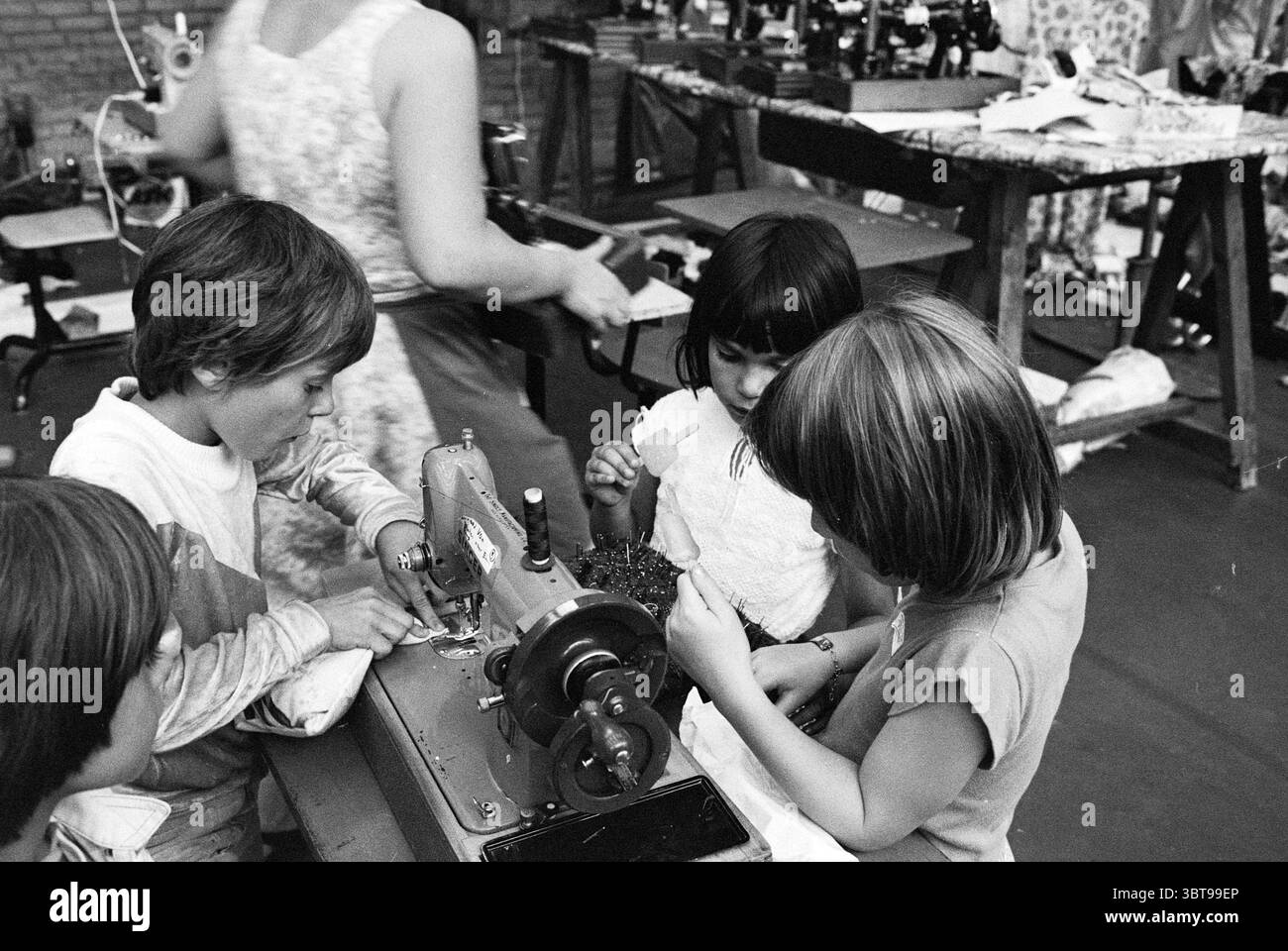 Sewing machine glints hi-res stock photography and images - Alamy