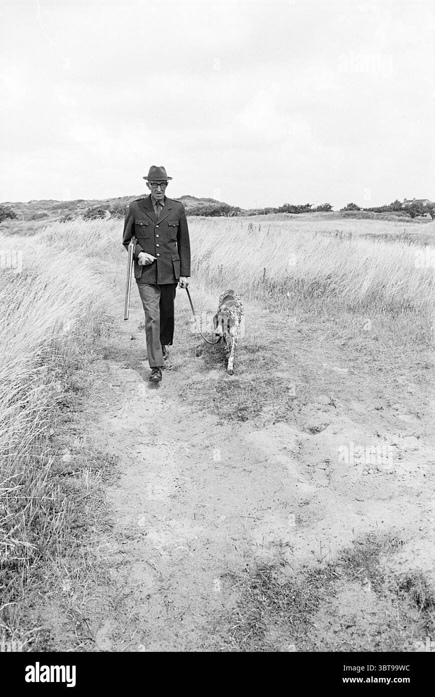 Cane hat trilby suit Black and White Stock Photos & Images - Alamy