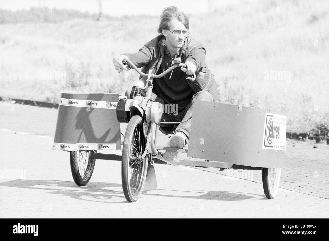 Two large sidecars attached hi-res stock photography and images - Alamy