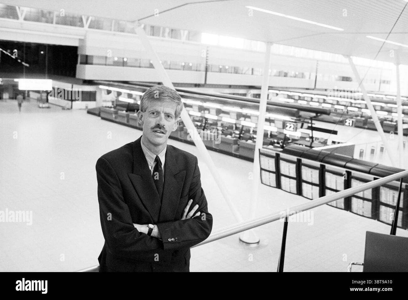 Dir. Smit in new terminal Schiphol Schiphol, Whizgle News, Dutch Desk ...