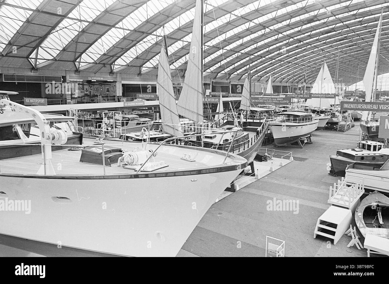 Modern boating Black and White Stock Photos & Images - Alamy