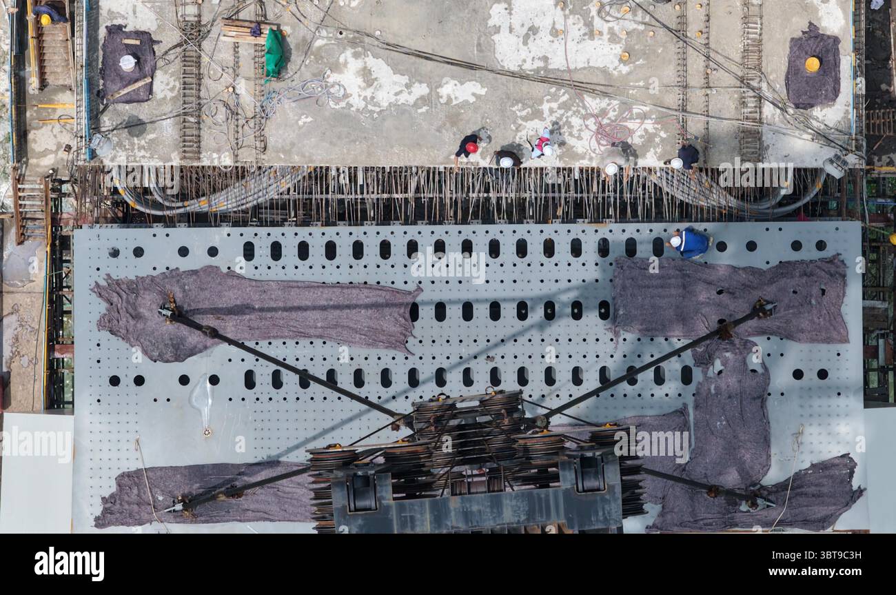 The Shanghai-Nanjing-Hefei High-speed Railway is under construction in ...
