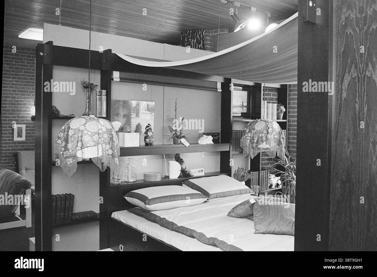 Mattress frame Black and White Stock Photos & Images - Alamy