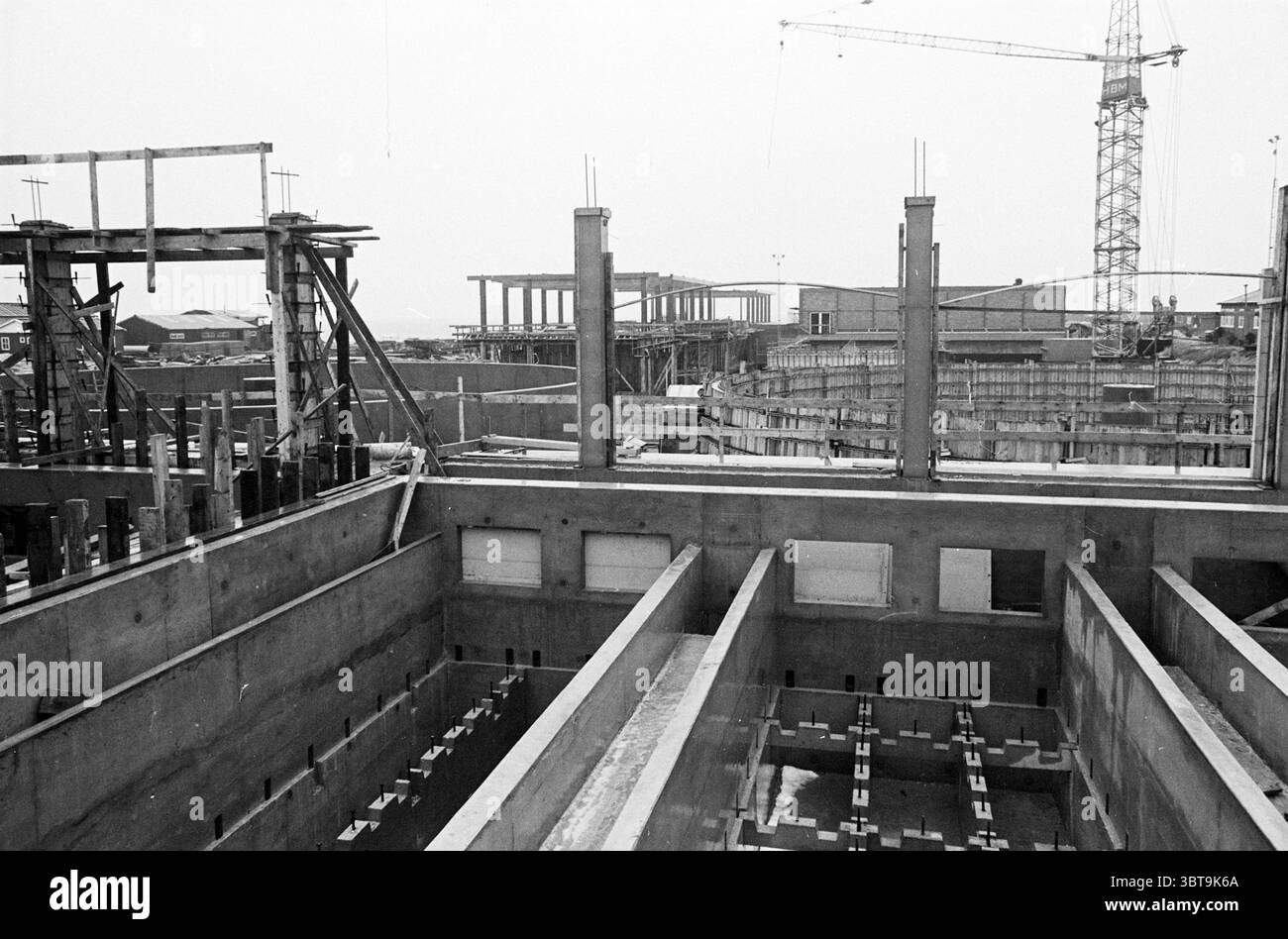 Tasks amidst scaffolding hi-res stock photography and images - Alamy