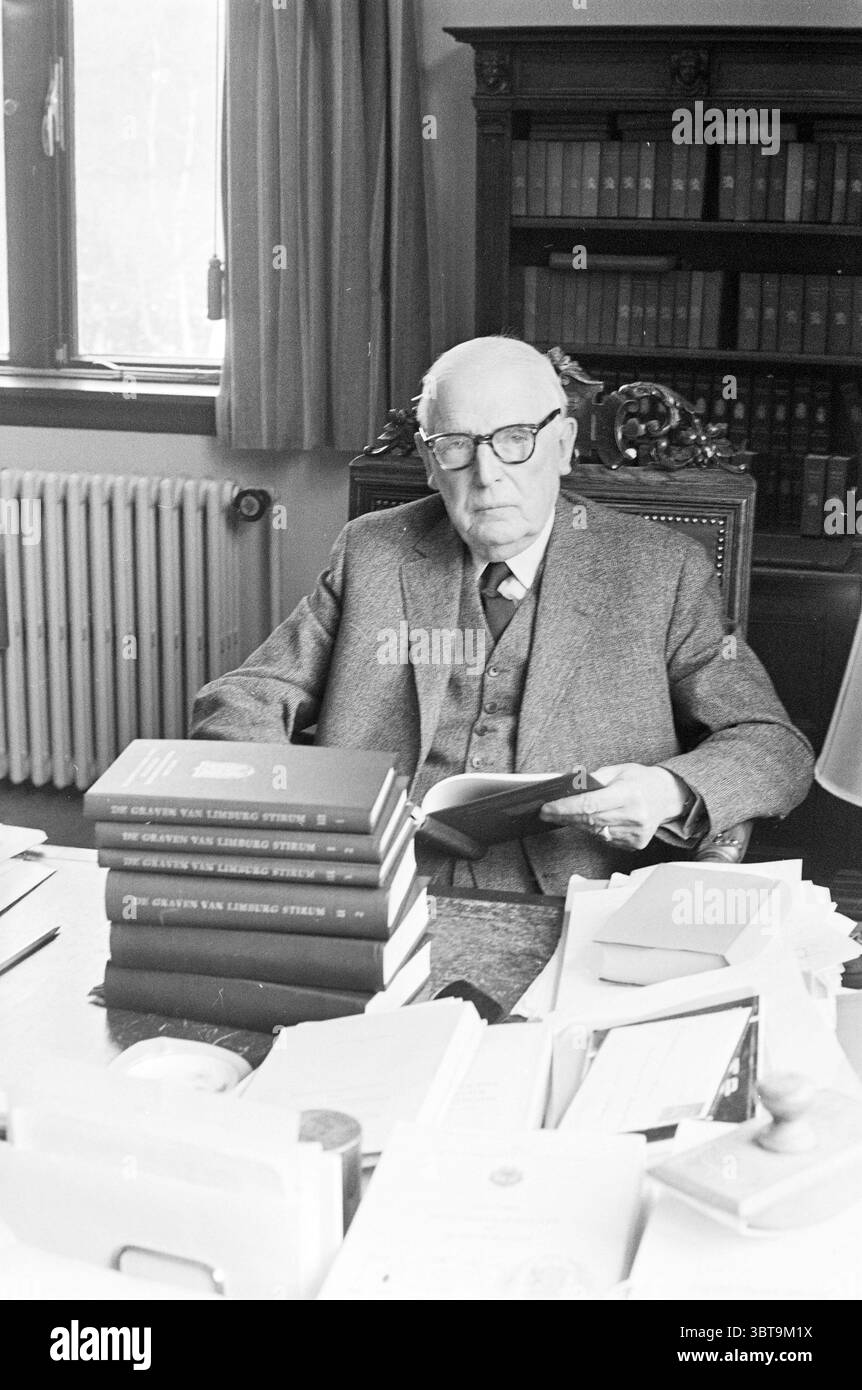 Highlighting deep set eyes hi-res stock photography and images - Alamy