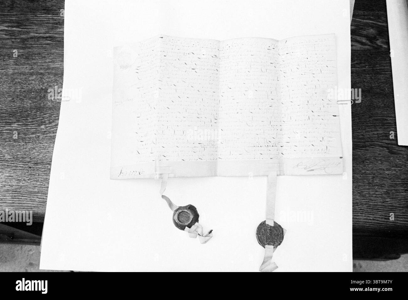 Actual time Black and White Stock Photos & Images - Alamy