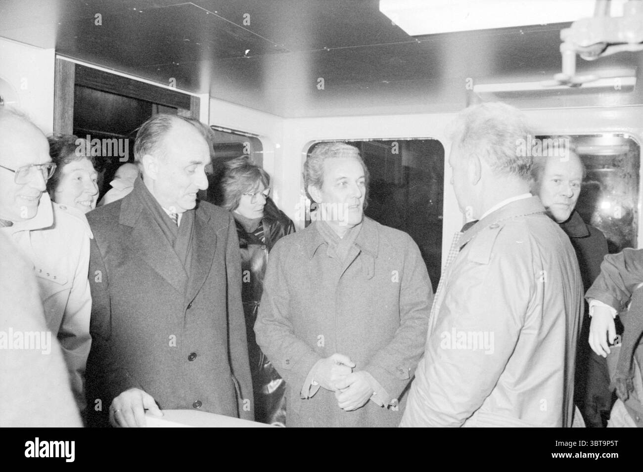 Climate discussion Black and White Stock Photos & Images - Alamy