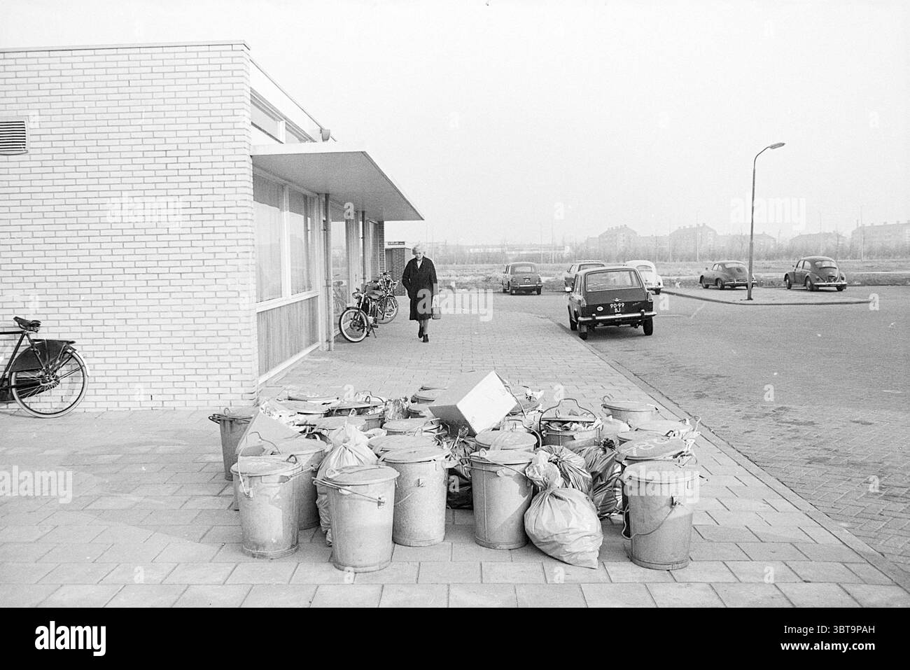 Garbage bins Schalkwijk Garbage, Whizgle News, Dutch Desk, The ...
