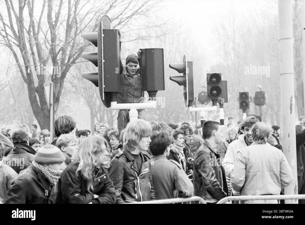 Large diverse crowd fills hi-res stock photography and images - Alamy