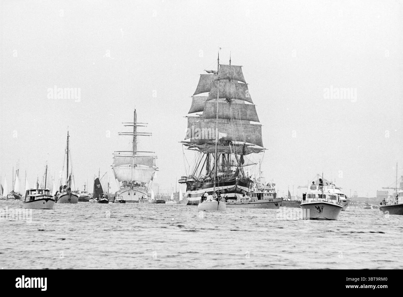Dark image ship boats Black and White Stock Photos & Images - Alamy