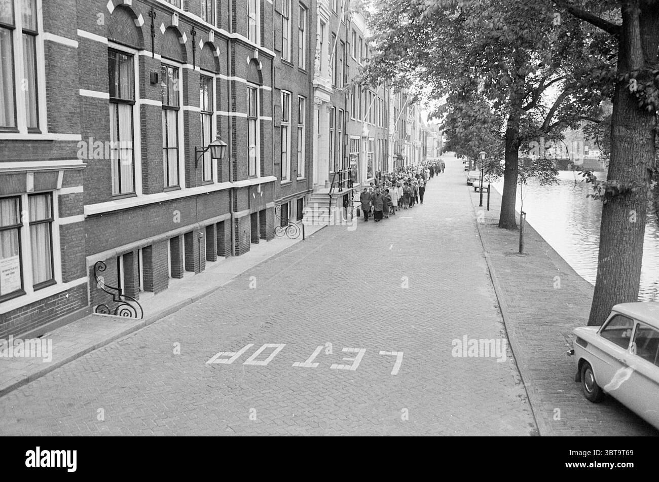 Occasional white trim hi-res stock photography and images - Alamy