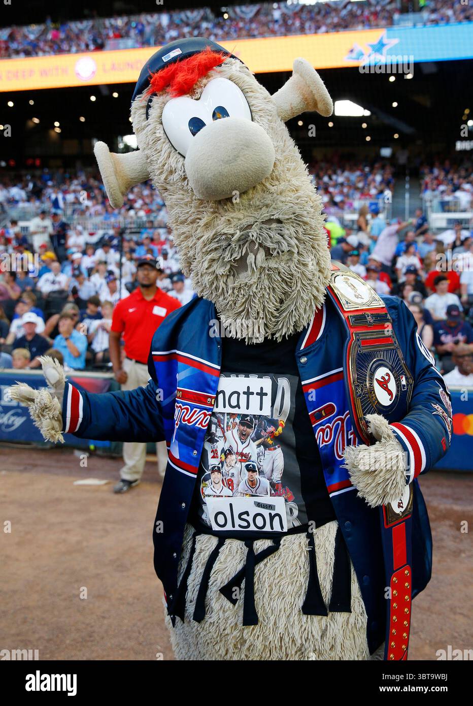 Atlanta Braves mascot Blooper roots for Braves Matt Olson.during the ...
