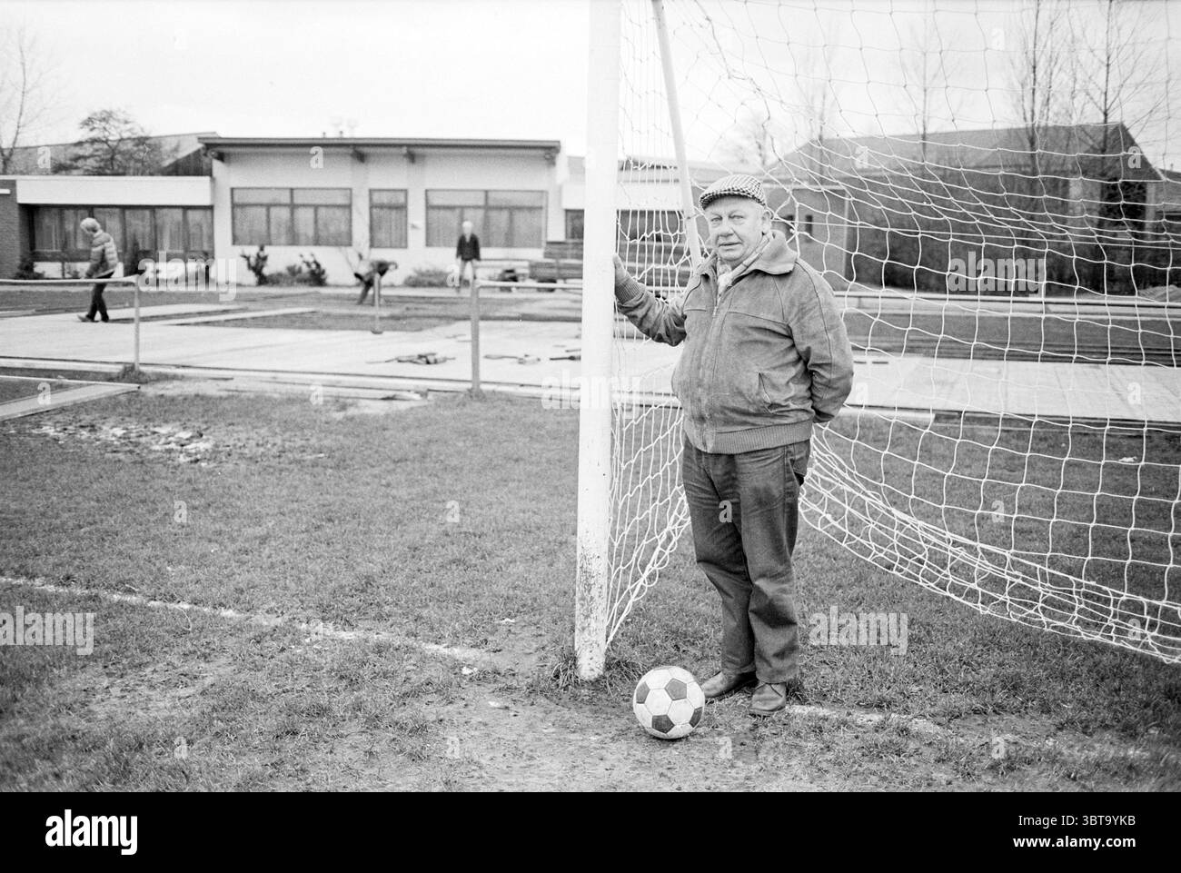 Goalpost visible hi-res stock photography and images - Alamy