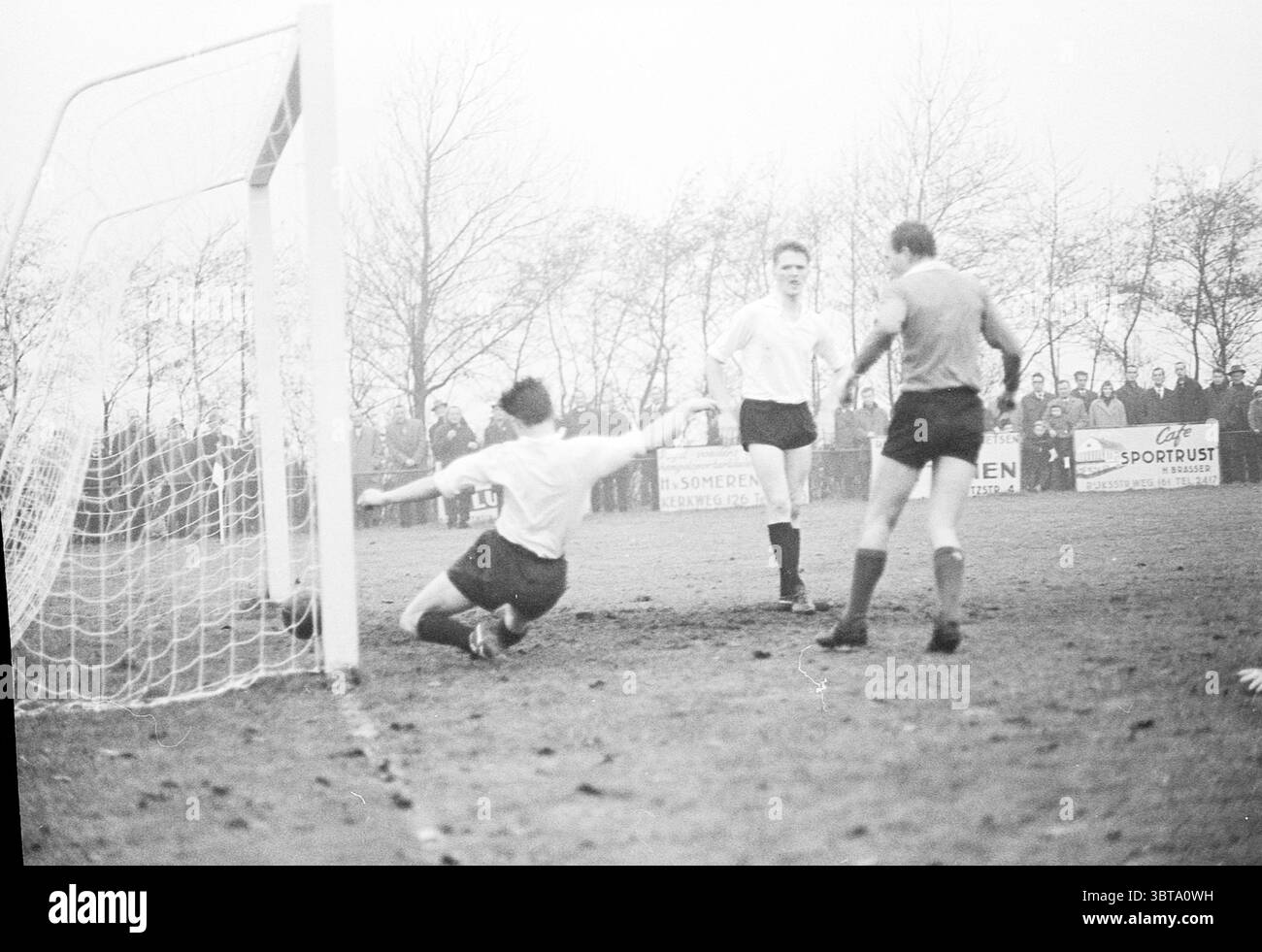 22 11 20 Black and White Stock Photos & Images - Alamy