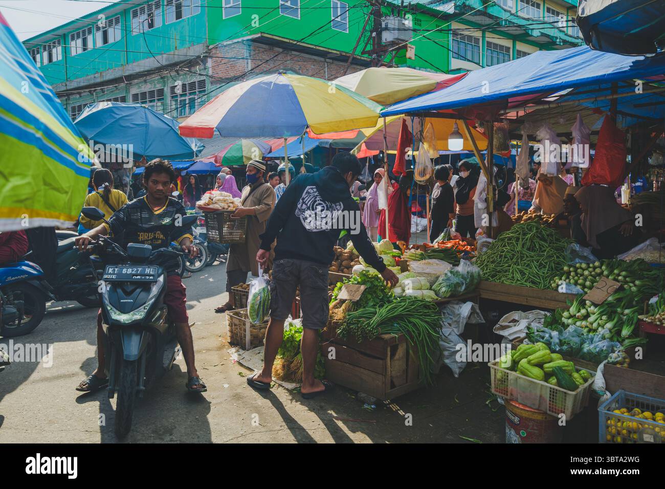 Balikpapan, Indonesia - April 19th 2025. Busy scene at Pandan Sari ...