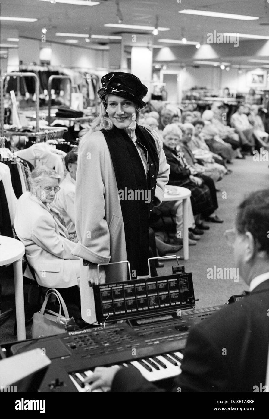 Clothing racks form hi-res stock photography and images - Alamy