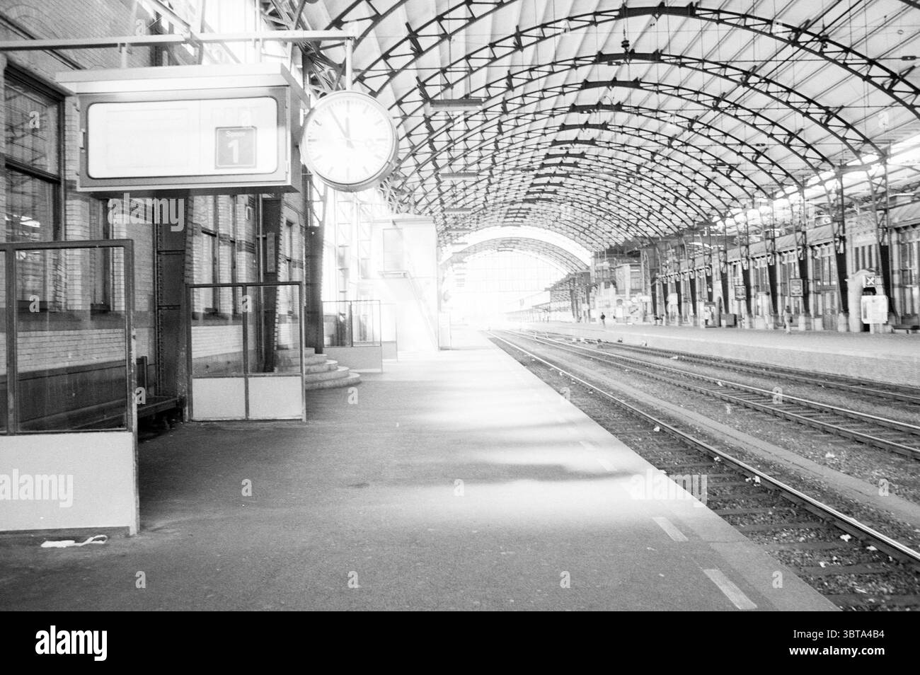 Falling pile driver hi-res stock photography and images - Alamy
