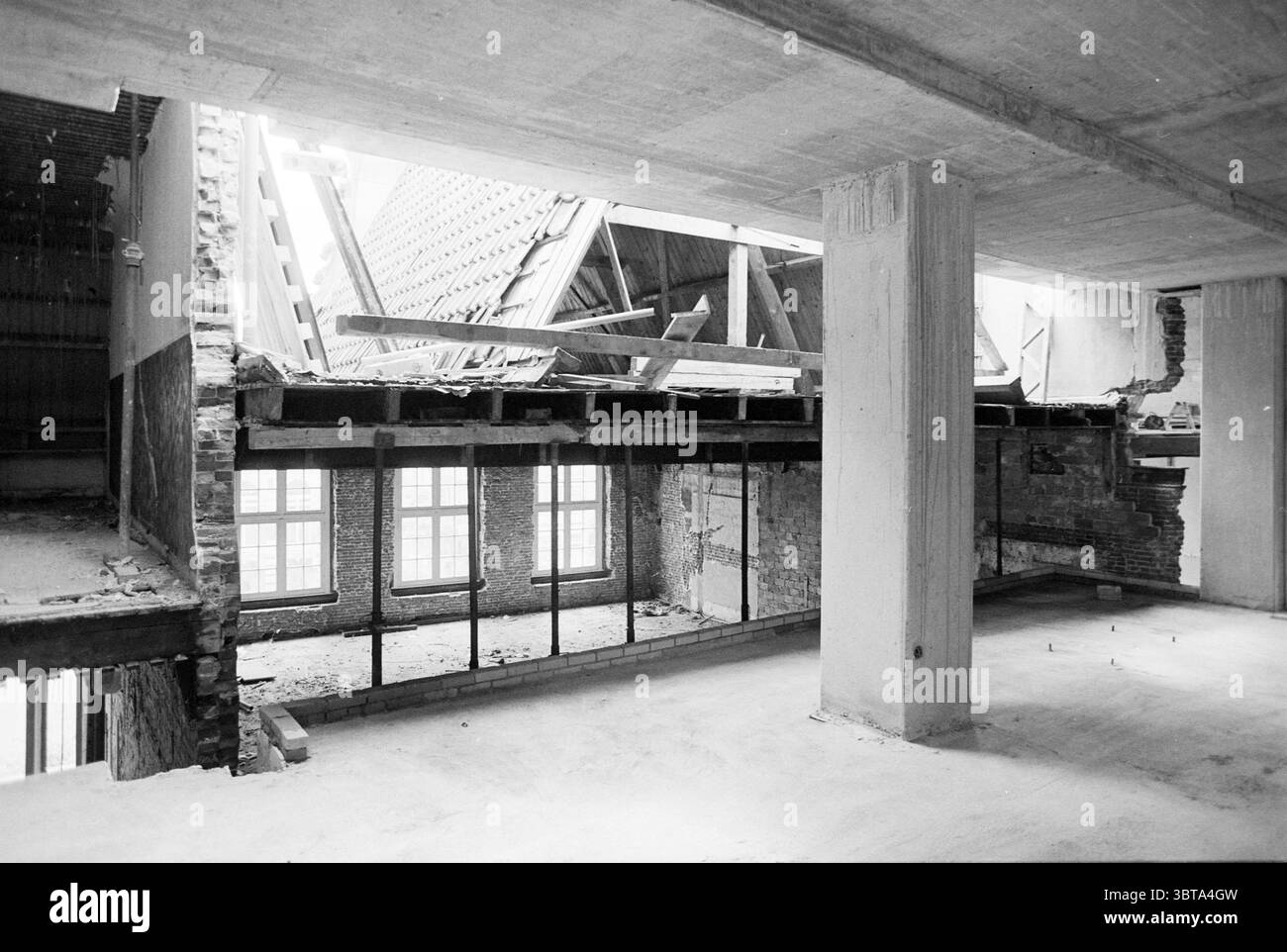 Lighter concrete creates hi-res stock photography and images - Alamy