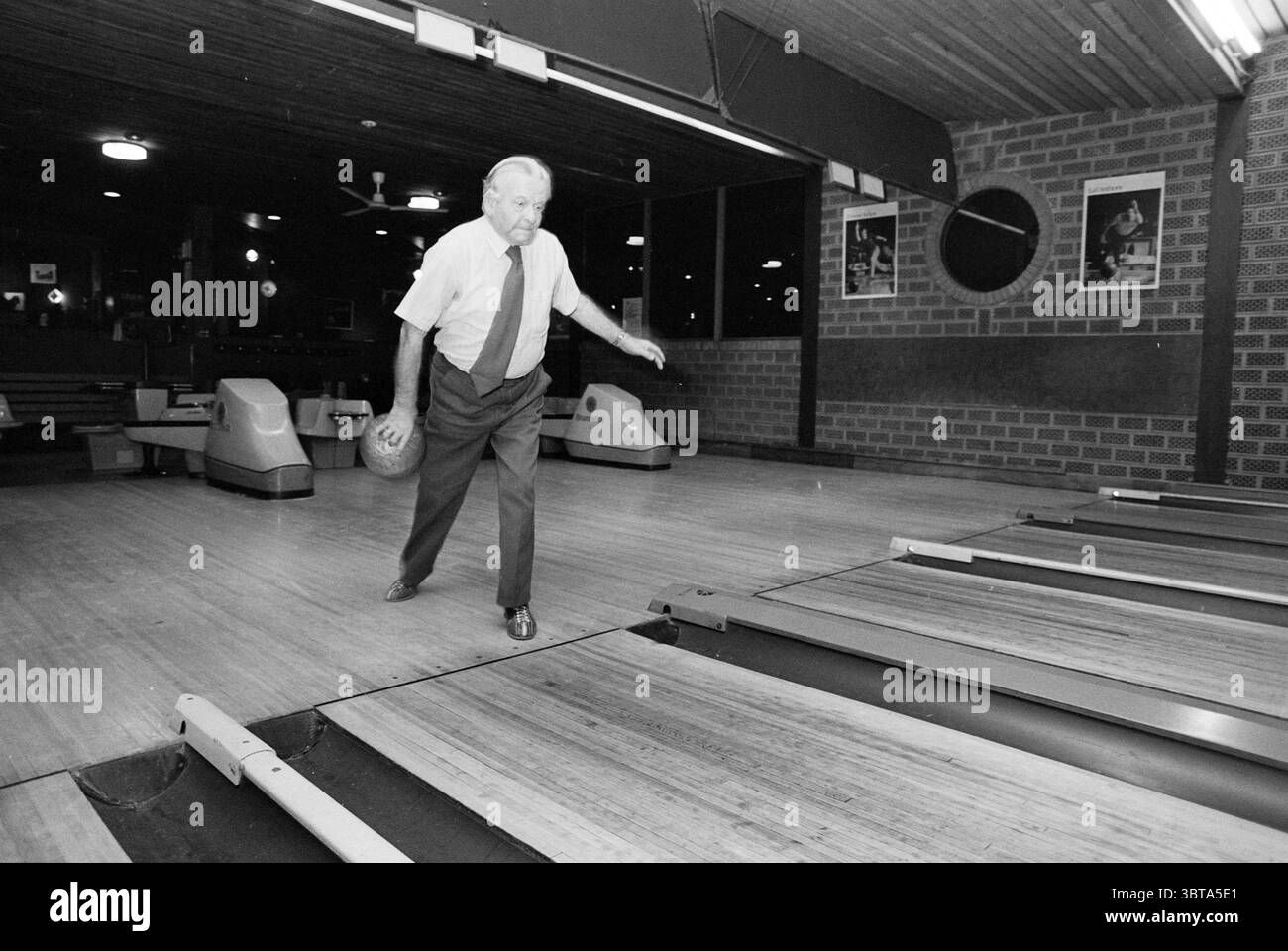 Mr smit 82 years hi-res stock photography and images - Alamy