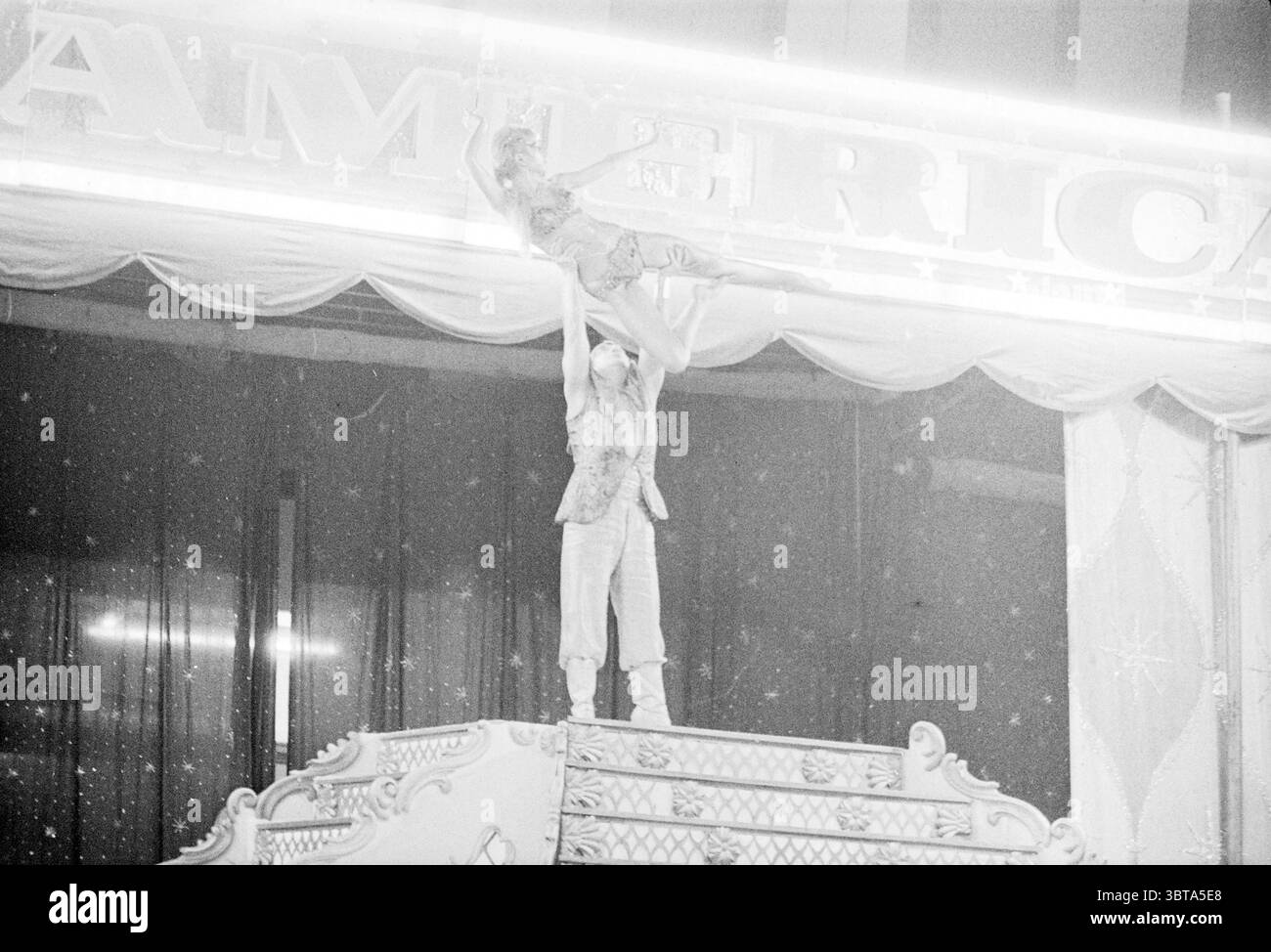 Circus 'Americano' Circus, Whizgle News, Dutch Desk, The Netherlands ...
