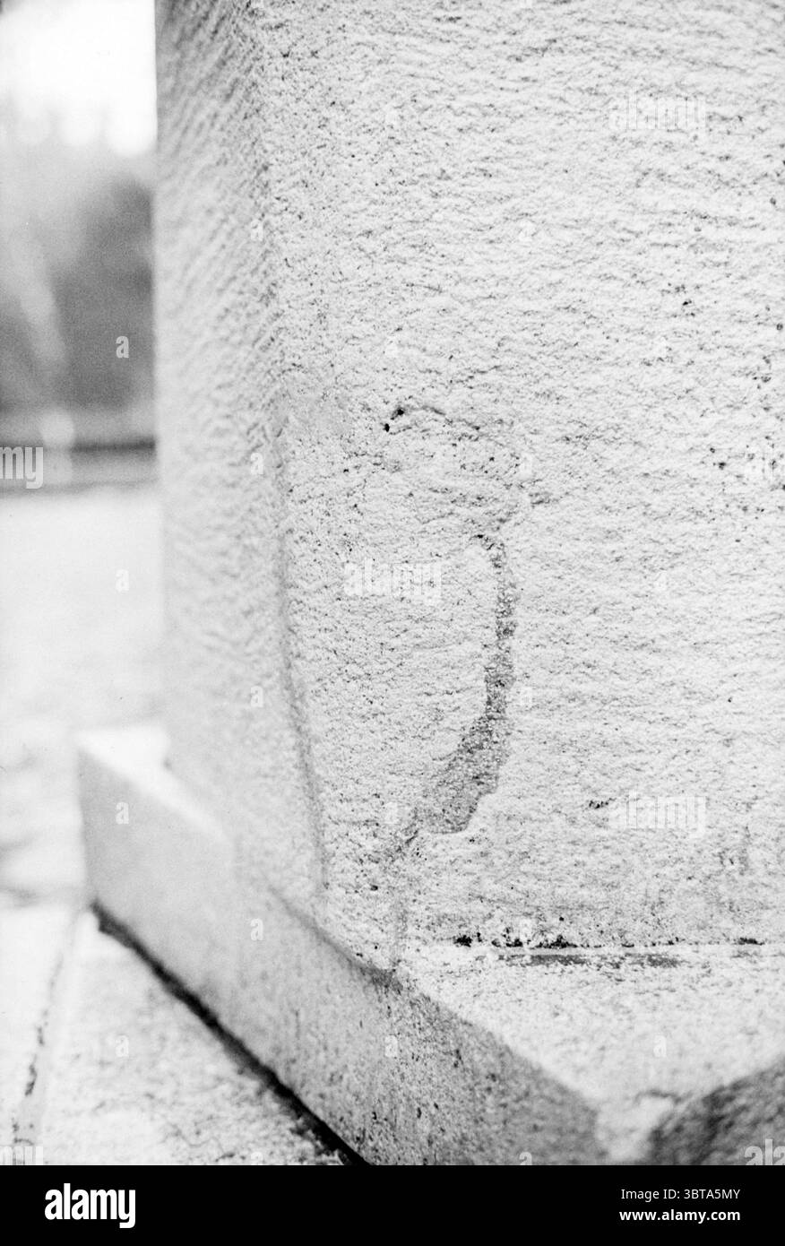 Pillar stone damage Black and White Stock Photos & Images - Alamy