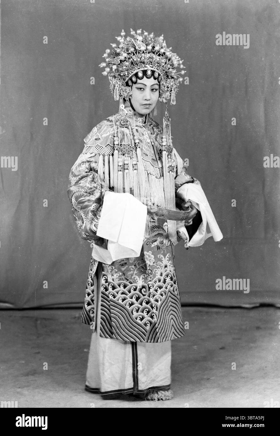 Chinese robe dragon Black and White Stock Photos & Images - Alamy