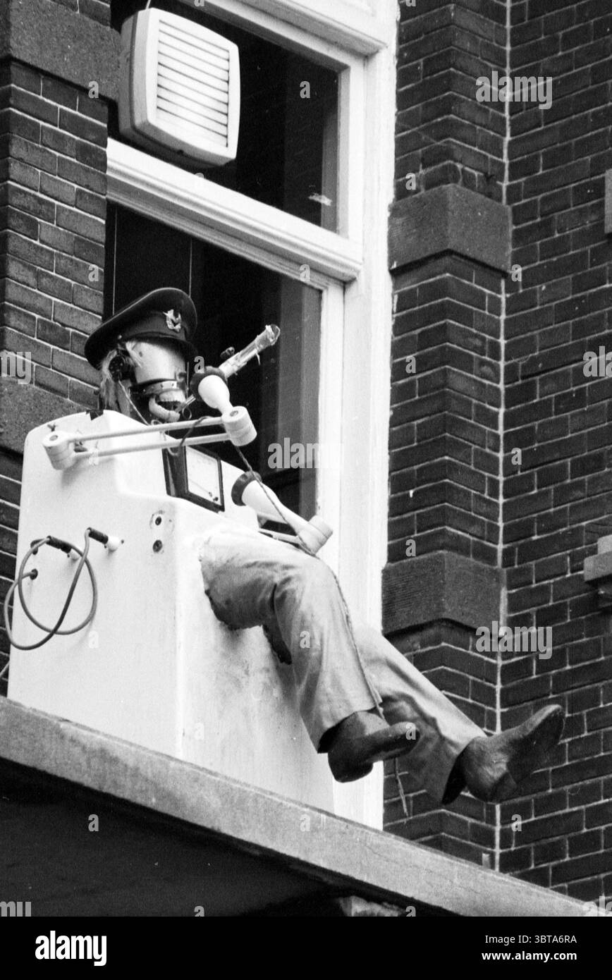 Puppet outside concert hall hi-res stock photography and images - Alamy