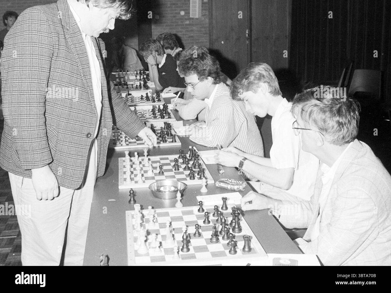 Chess simultaneous with hort in Heemskerk Chess Heemskerk, Whizgle News ...