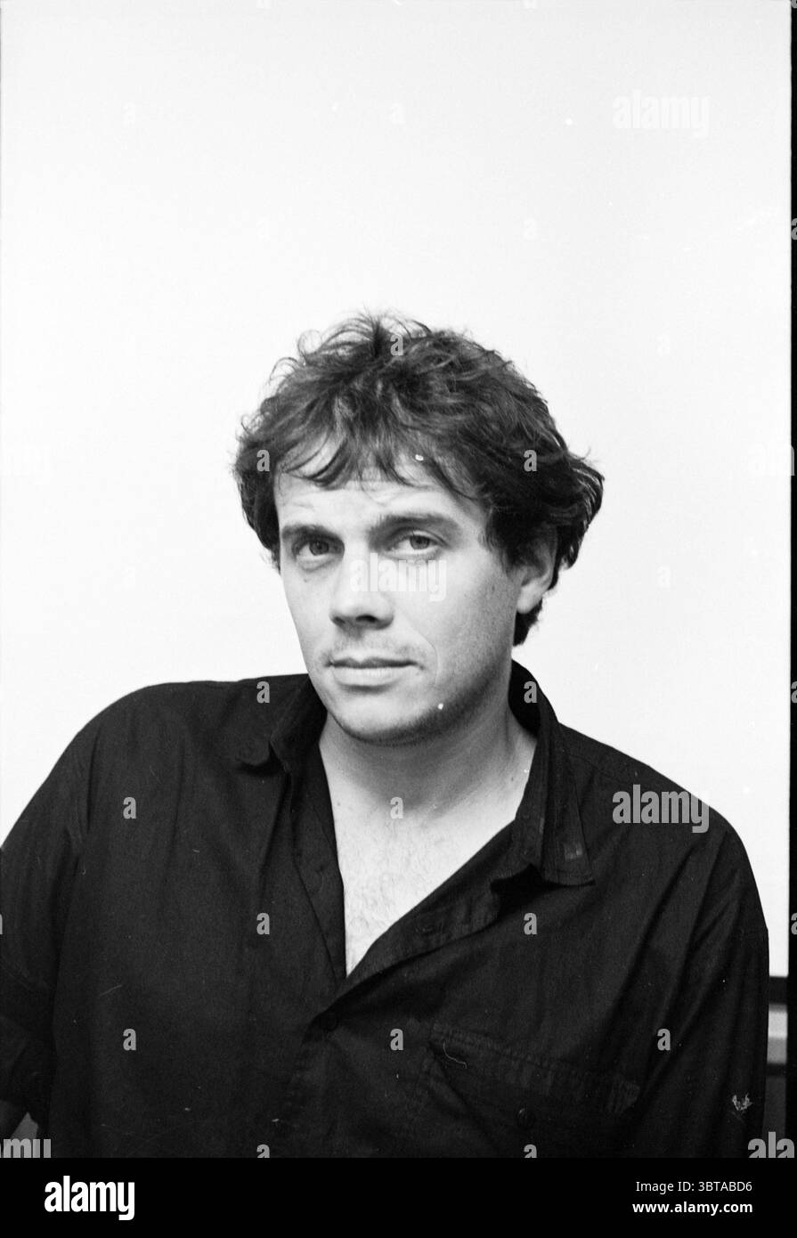 Slight smirk hinting hi-res stock photography and images - Alamy