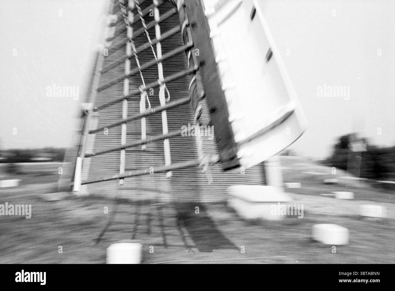 Minimalistic sculptures lying hi-res stock photography and images - Alamy